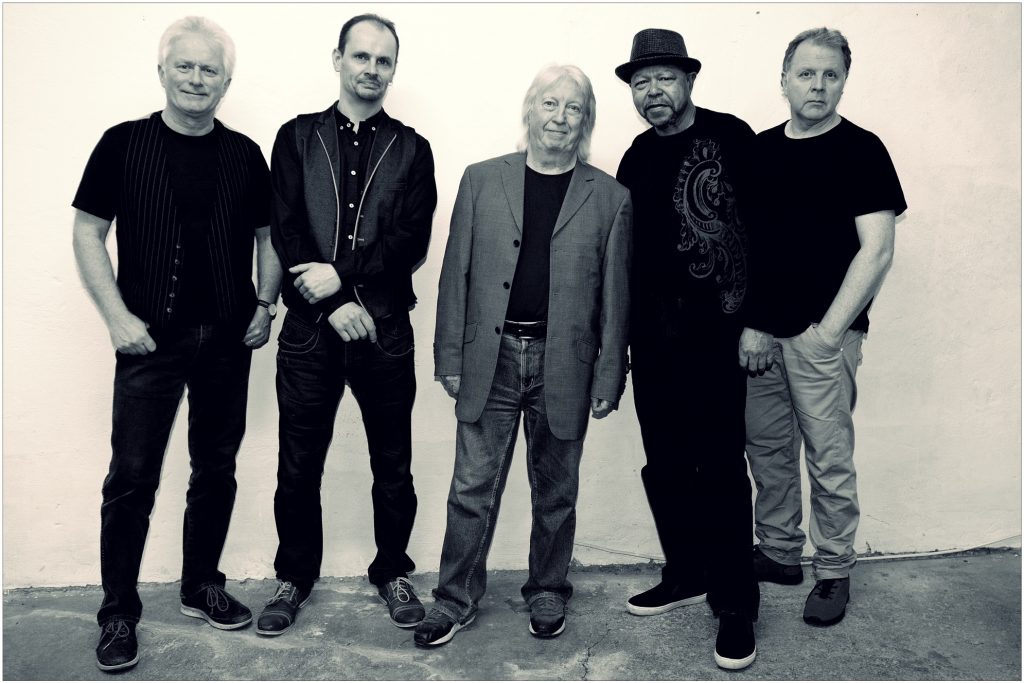 Blues Garage | LARRY GARNER & BAND + Special Guest - Blues Garage